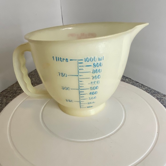 Tupperware | Kitchen | Tupperware Mix N Stor 4 Cup Measuring Pitcher ...
